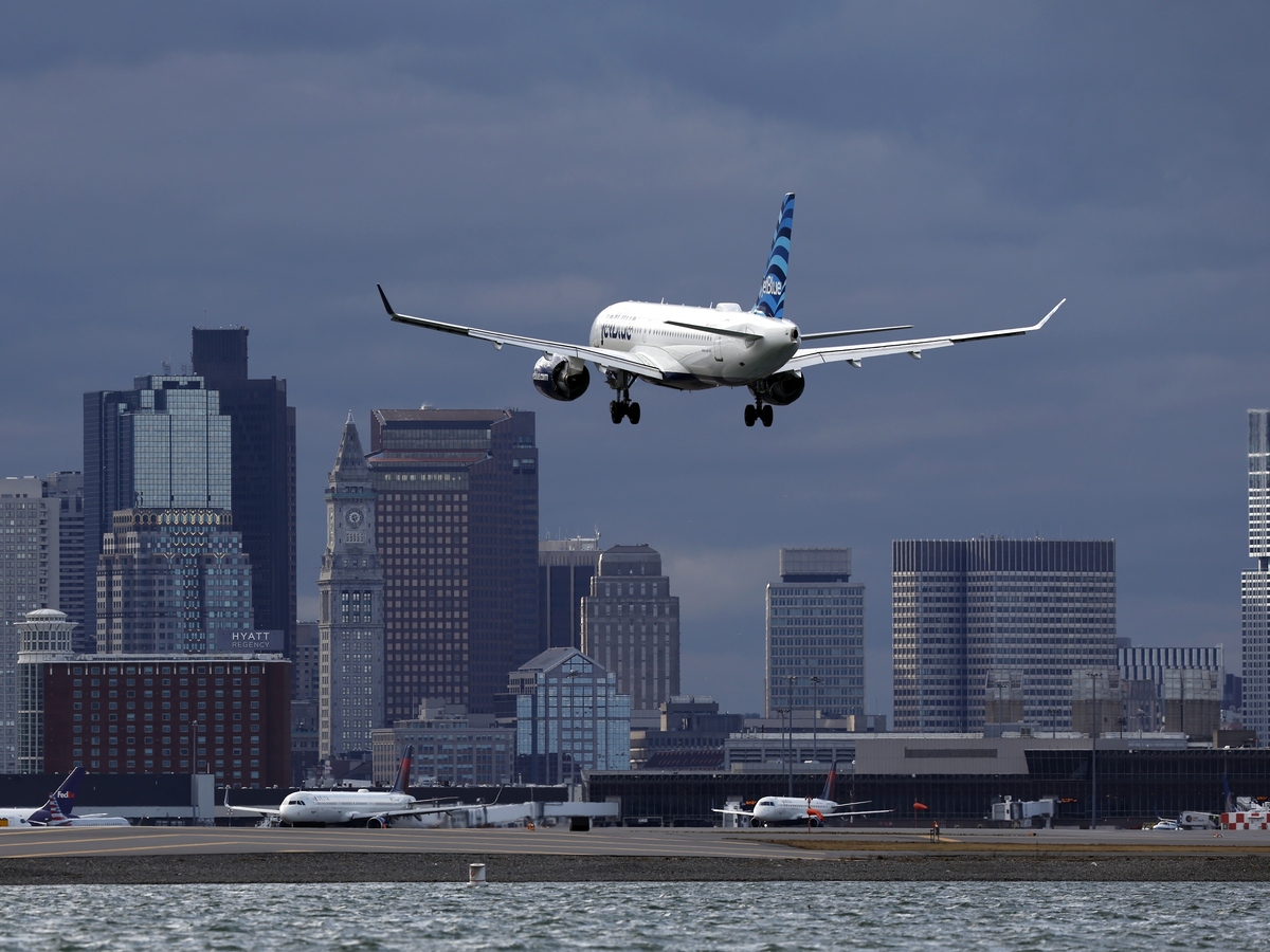 JetBlue Planes Collision Boston Logan Airport | Impactful Stories ...